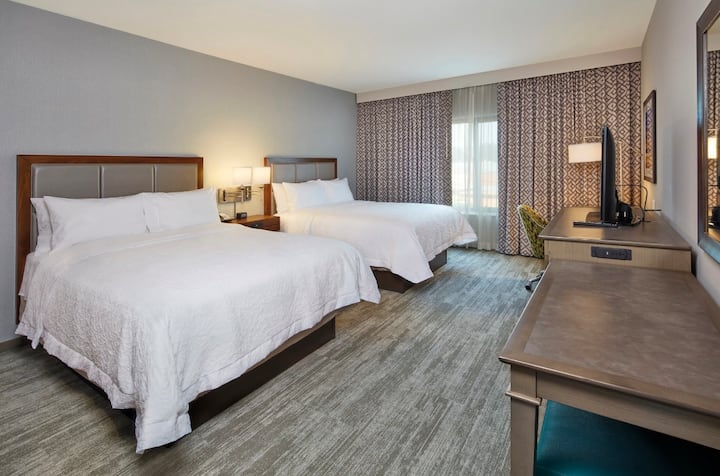 Stylish 2 Units W/ Breakfast - Sacramento, CA