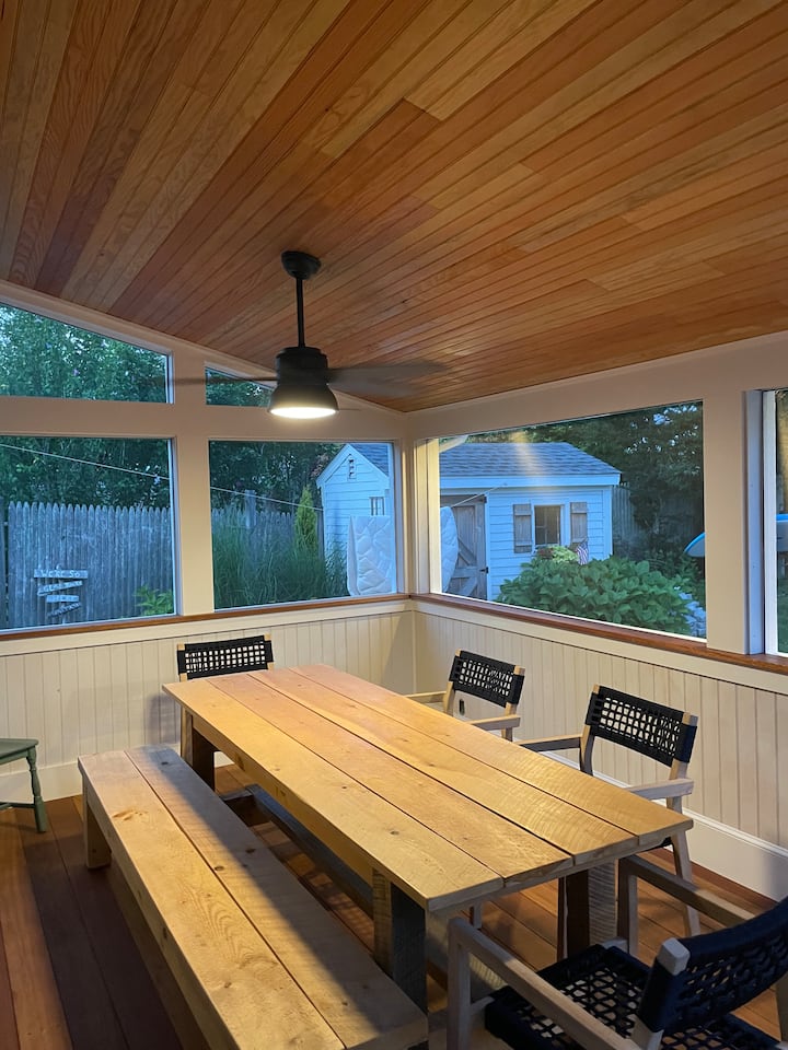 New Renovated Narragansett Charmer! - Narragansett, RI
