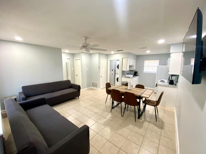 Apt1|4full Beds|6minsairport|3mins Walmart/target - Laredo, TX