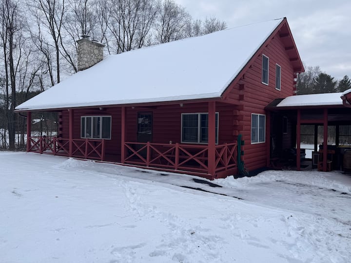 The Black Bear Cabin - Galway, NY