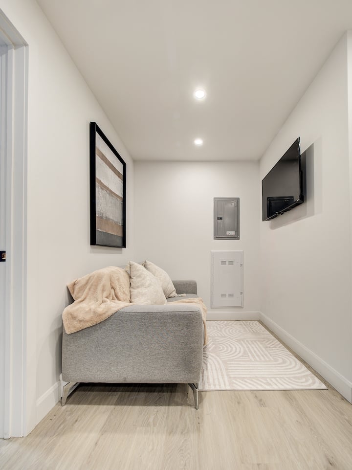 Trendy 2 Bdrm Condo | Steps From The Action - Lasalle