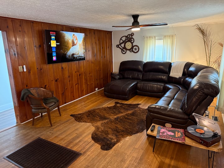Newly Renovated Farmhouse On Lakeside-close To Lu - Lynchburg, VA