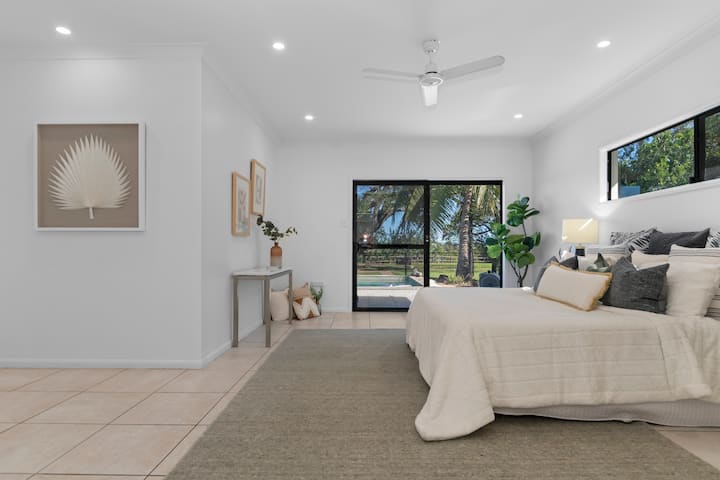 Room On The River - Townsville