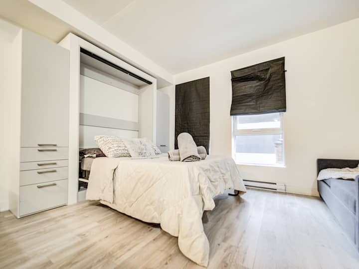 Stylish Montréal Loft | Near Bell Centre - Montreal