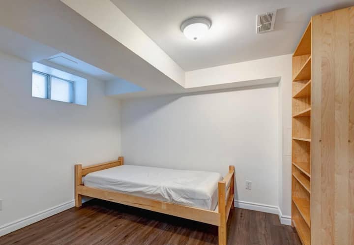 Cozy 1 Bedroom Bsmt Retreat Yorkville Annex U Of T - Toronto