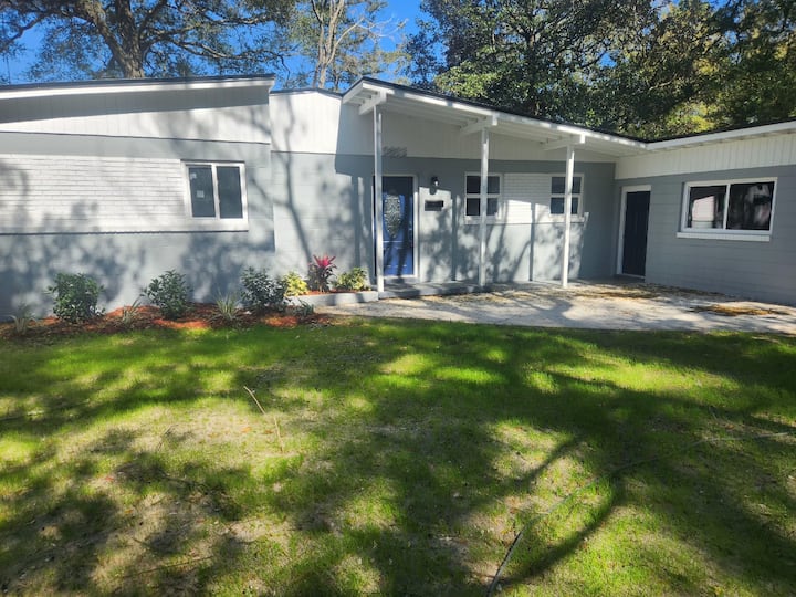 Cozy Spacious Comfortable Home - Jacksonville