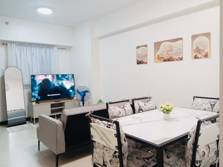 Jfam Allegra Condo With Balcony, Free Parking - Taguig