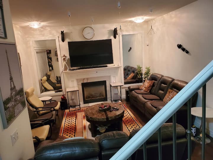 Beautiful 3-bedroom Townhouse - Fort McMurray