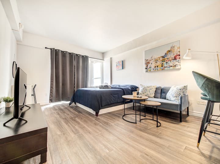 Bright & Spacious Studio In The Heart Of Downtow - Montreal