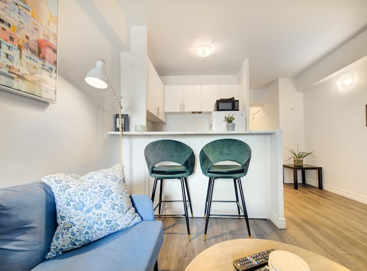 Bright & Spacious Studio In The Heart Of Downtow - Montréal, QC