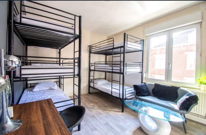 Lit Dans Grande Chambre Partagée - Mouscron