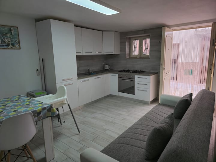 Bilocale Con Garage E Servizi, Vicino Al Mare - Gaeta