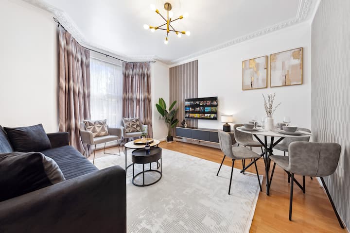 Spacious 4br House| North London - Enfield, UK
