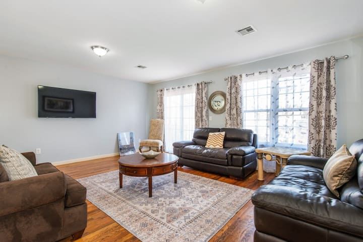 Exquisite 5br Home In The City. Free Parking. - Newark, NJ