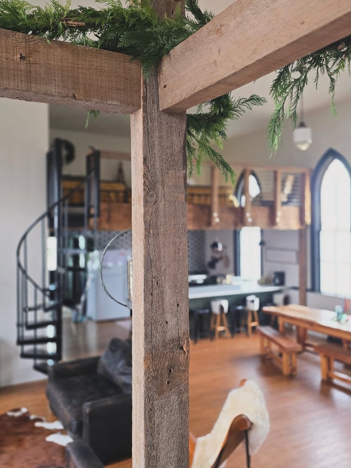 Gypsy Coach Sanctuary - Belmont, WI