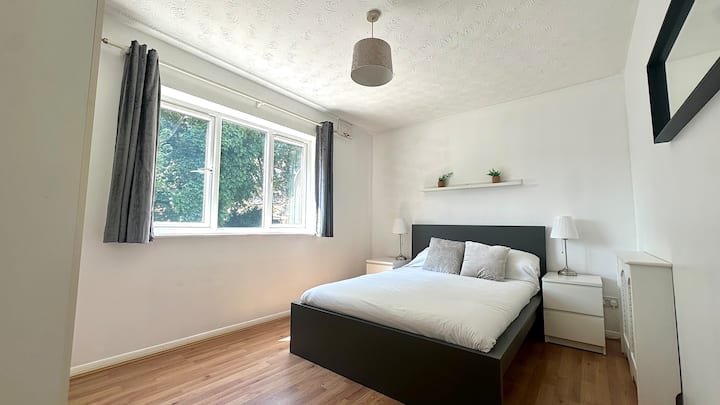 Airport Stay With Free Parking - Luton