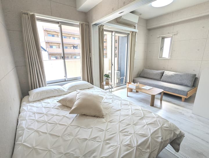 関西空港・難波・梅田アクセス抜群!/タオル大量/築浅充実設備31.96㎡のお部屋/荷物預かります - Japan