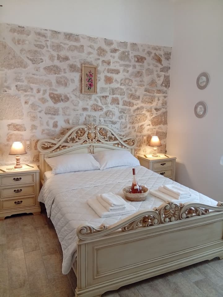 Tselekos House
Old Renovated Stone House Crete - Crete