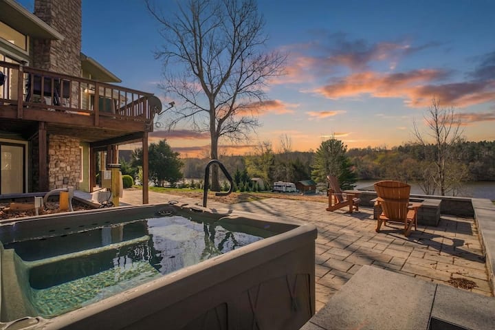 Little Bit O' Heaven Retreat With Hottub - Lake Anna, VA