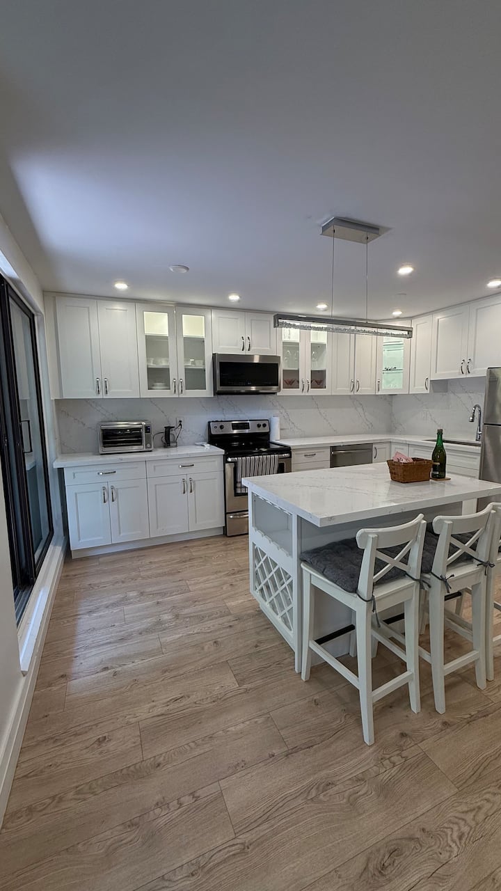 Modern & Cozy Condo In Oakville - Oakville