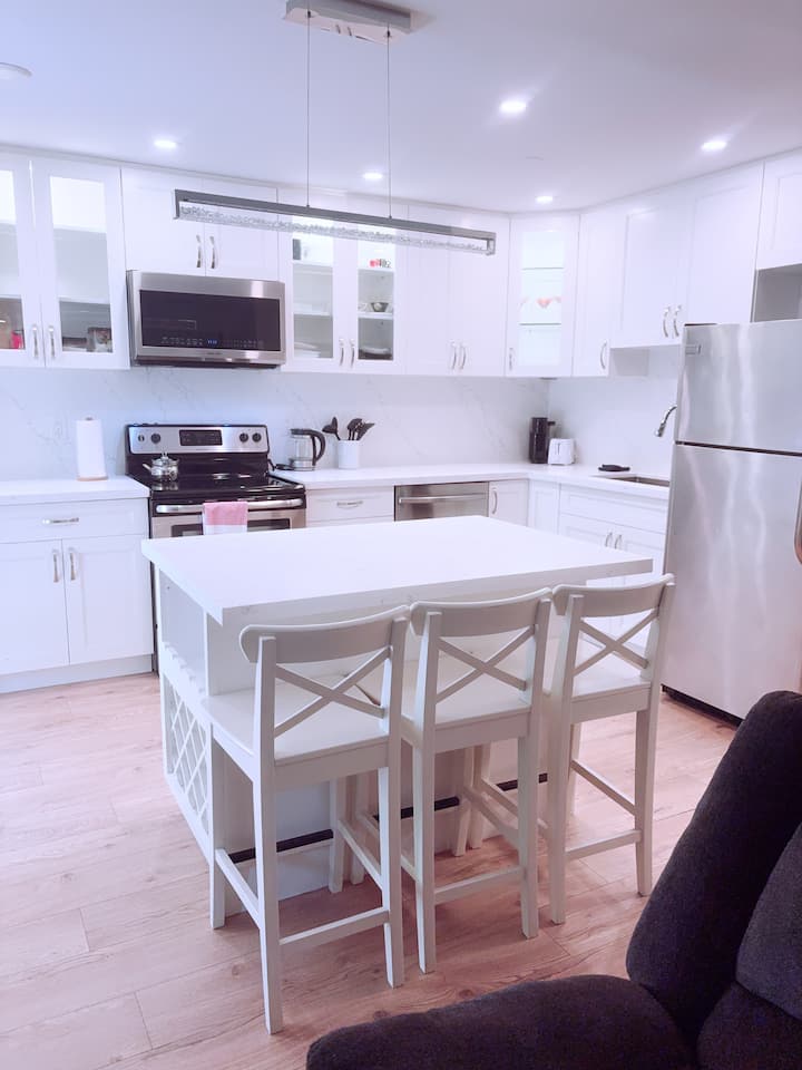 Modern & Cozy Condo In Oakville - Oakville