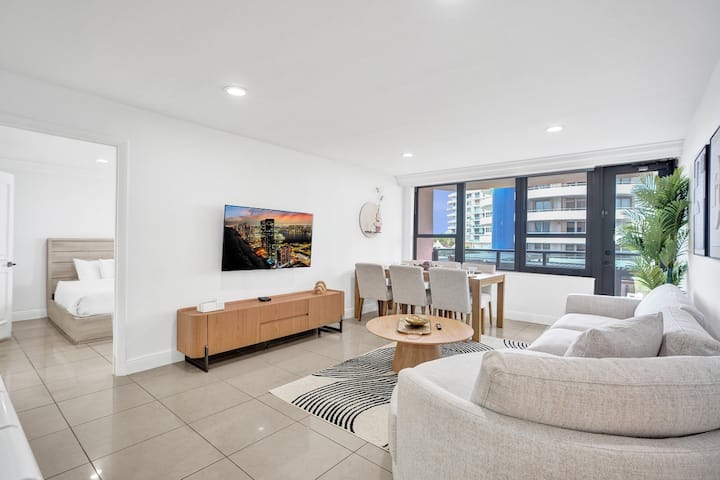 Coastal Condo With Resort Service, Pools & Gym - Miami Beach
