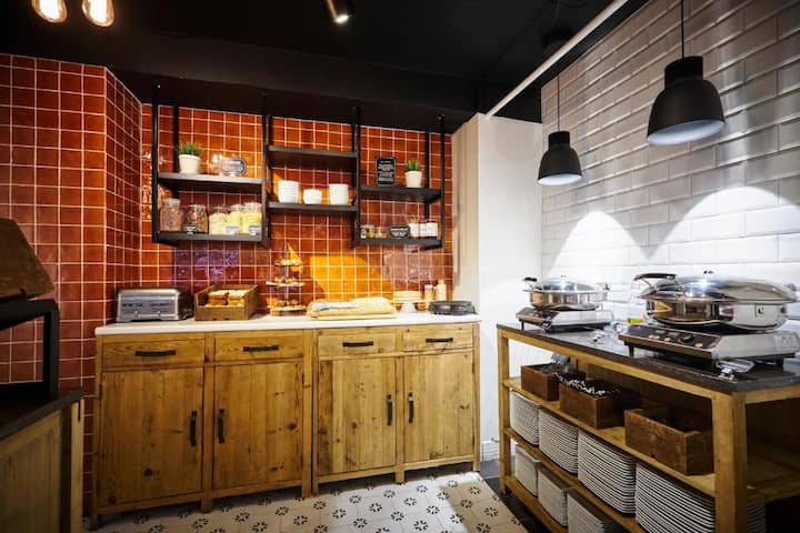 Stylish Studio Escape | Steps To Sand & City Life - Bredene