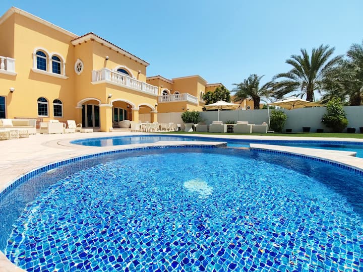 Marina Fendi Villa, Huge Pool! - Dubai