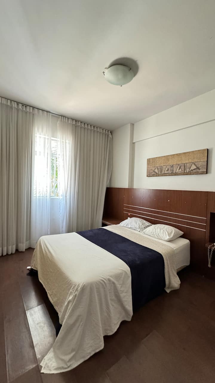 03 - Apartamento Amplo-silencioso Com Garagem E Ar - Belo Horizonte