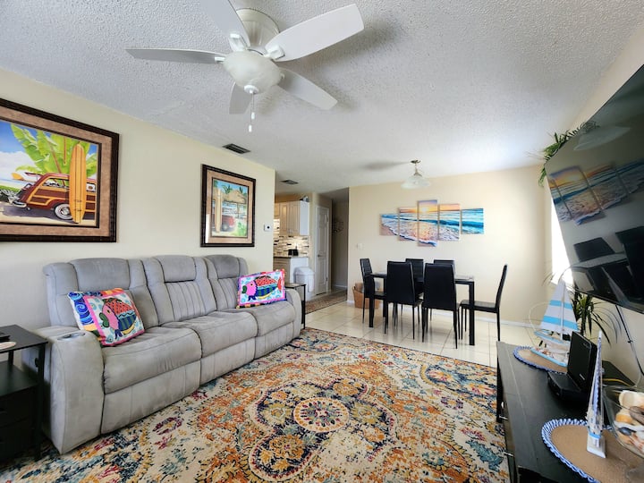 Sunrise Retreat - 200 Steps To Fishing And Surfing - Melbourne, FL