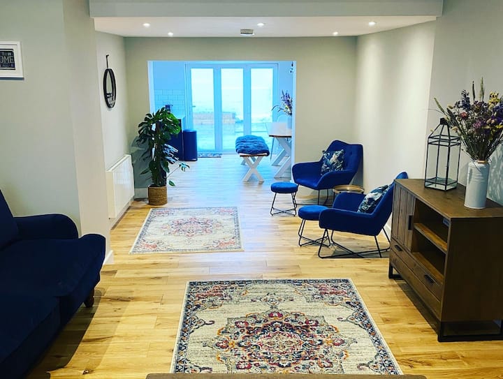 Beachfront Cottage In Aberaeron - New Quay