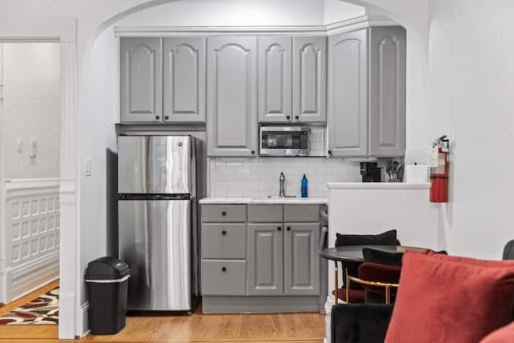 The Aveline - Gold Coast King Flat Near Mag Mile - Chicago, IL