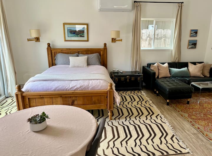 Apple Blossom Wine Country Retreat - Sebastopol, CA