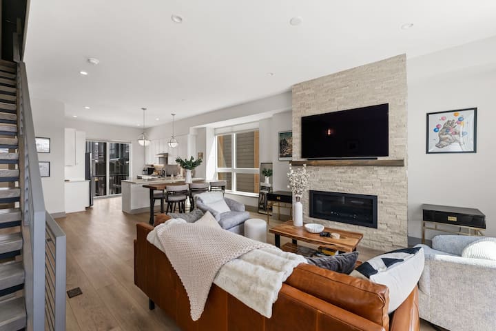 Contemporary Luxury In The Heart Of Silverthorne - Silverthorne, CO