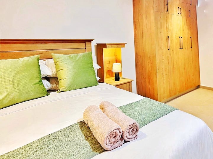 Deluxe Dwelling 2 |5min To The Beach |Wifi |Patio - East London