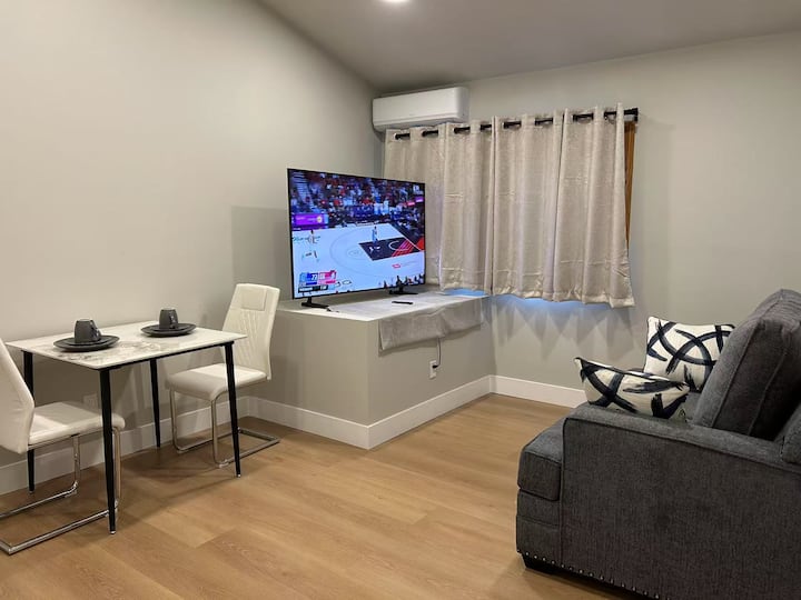 New Build /Private/separate Entrance/ Comfort/apt - Azusa, CA