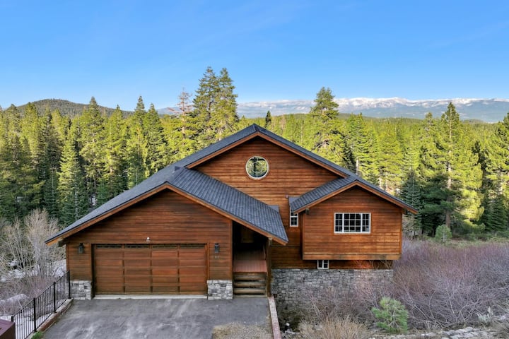 By Donner Ski Resort, Beautiful Views, Foosball+ - Truckee, CA