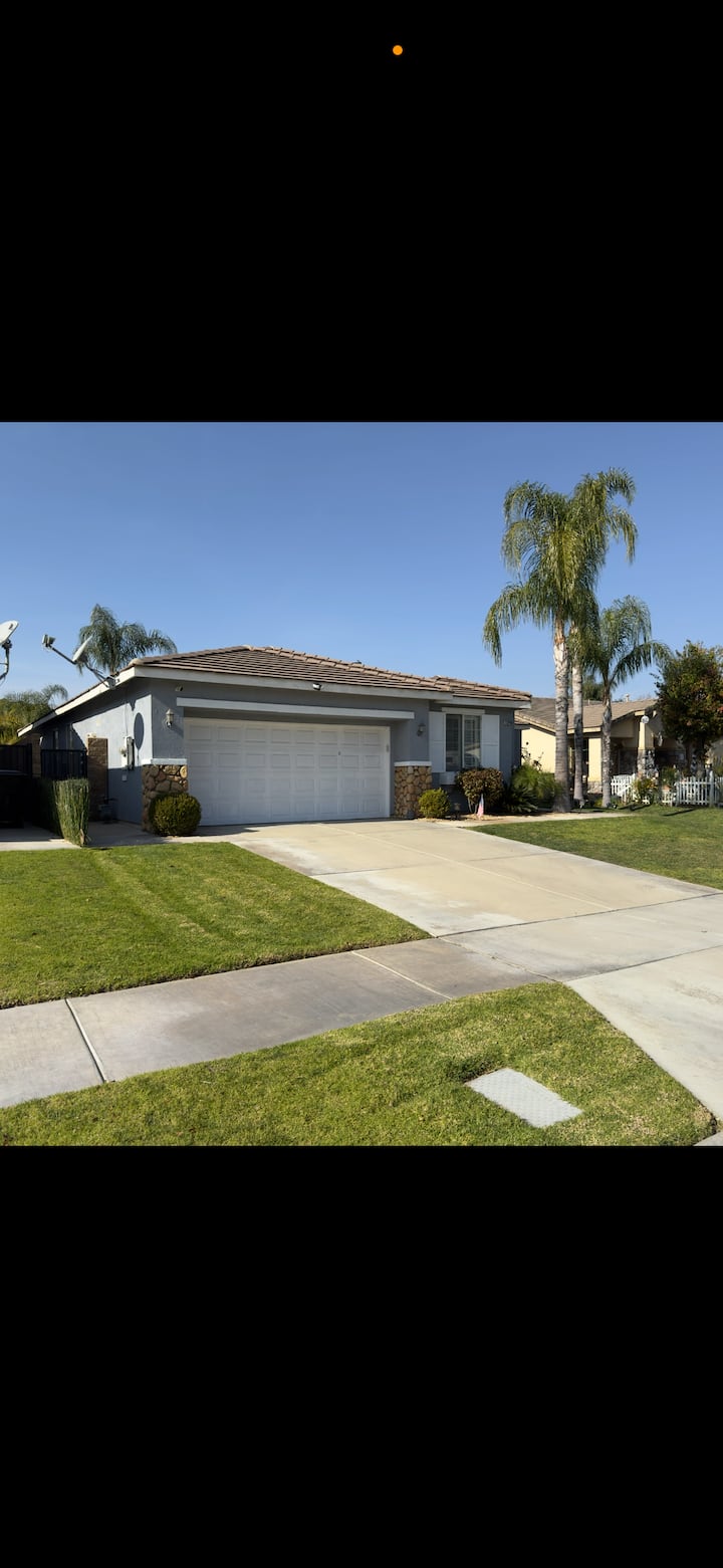 Serene Mountain View Home - Rialto, CA