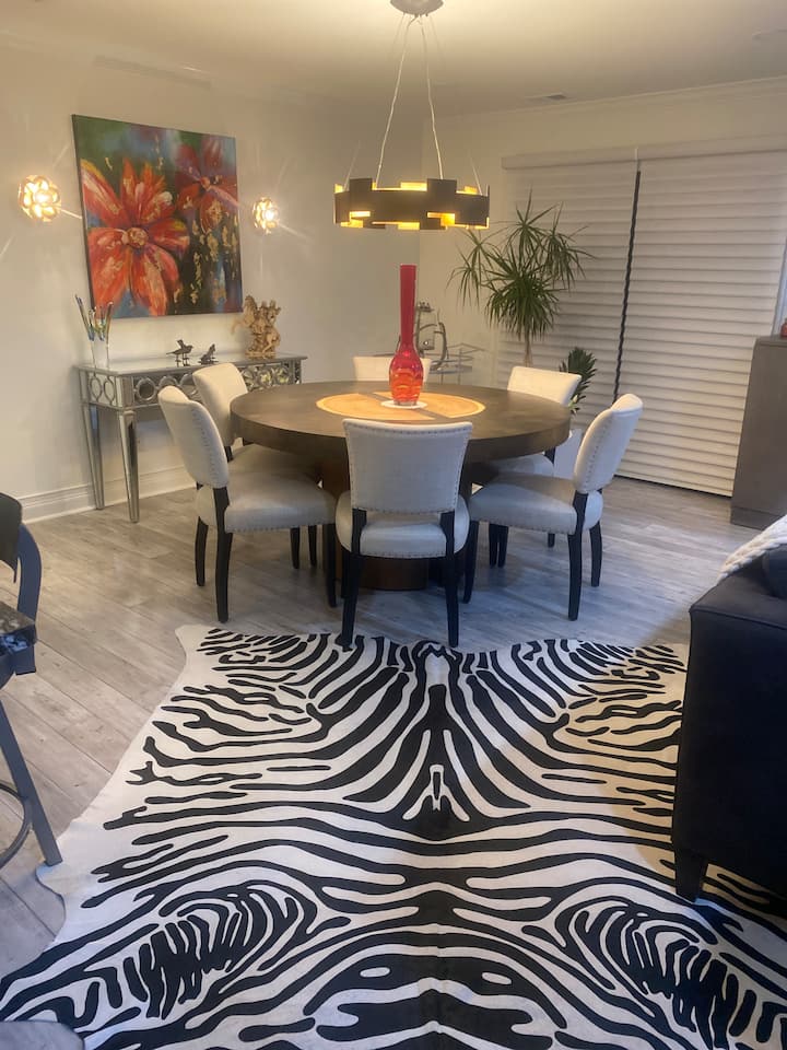 Comfortable, Clean, New - Carmel, IN