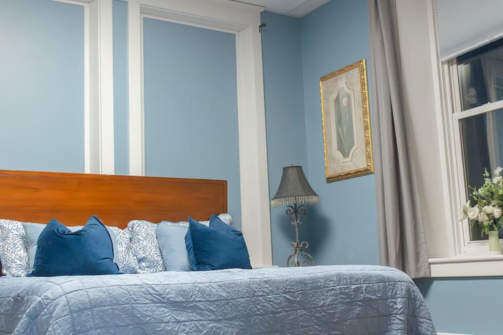 Historical Apartment 2 Bedroom Apartment - Lake Tobias Wildlife Park, Halifax