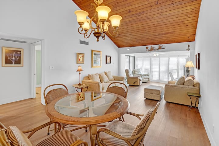 Beachside Condo In Hutchinson Island - Fort Pierce, FL