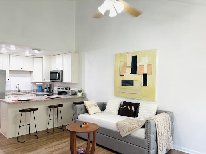 Cozy Home Mins To Fsu Sleeps 9 - Tallahassee, FL
