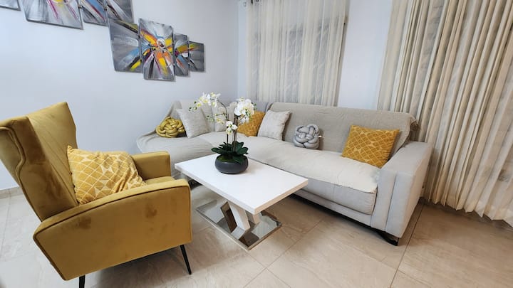 Casa De Dos Habitaciones Con Un Parqueo - Trujillo Alto