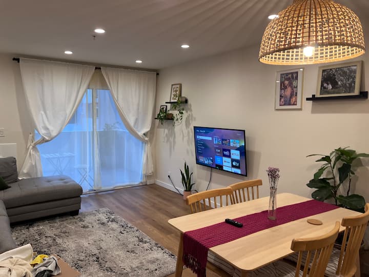 Modern Condo | Disneyland, A/c, Pool, Walkable - Orange County, CA