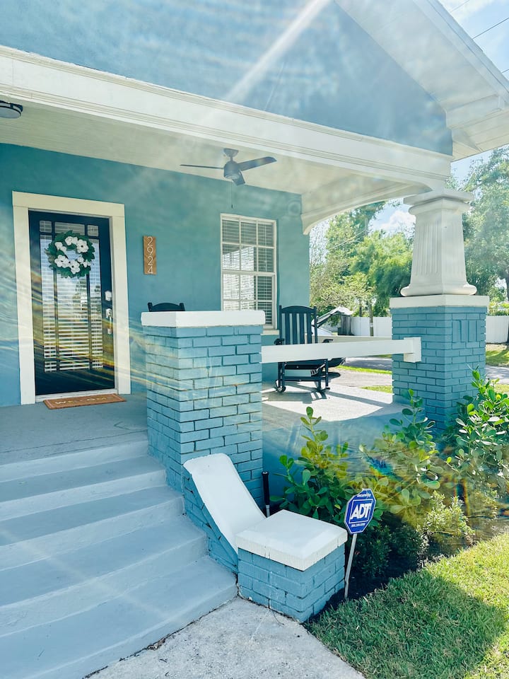 The Blue Bungalow ! - Tampa, FL