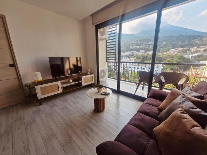 New Modern Condo! – Beautiful City & Volcano Views - San Salvador (El Salvador)