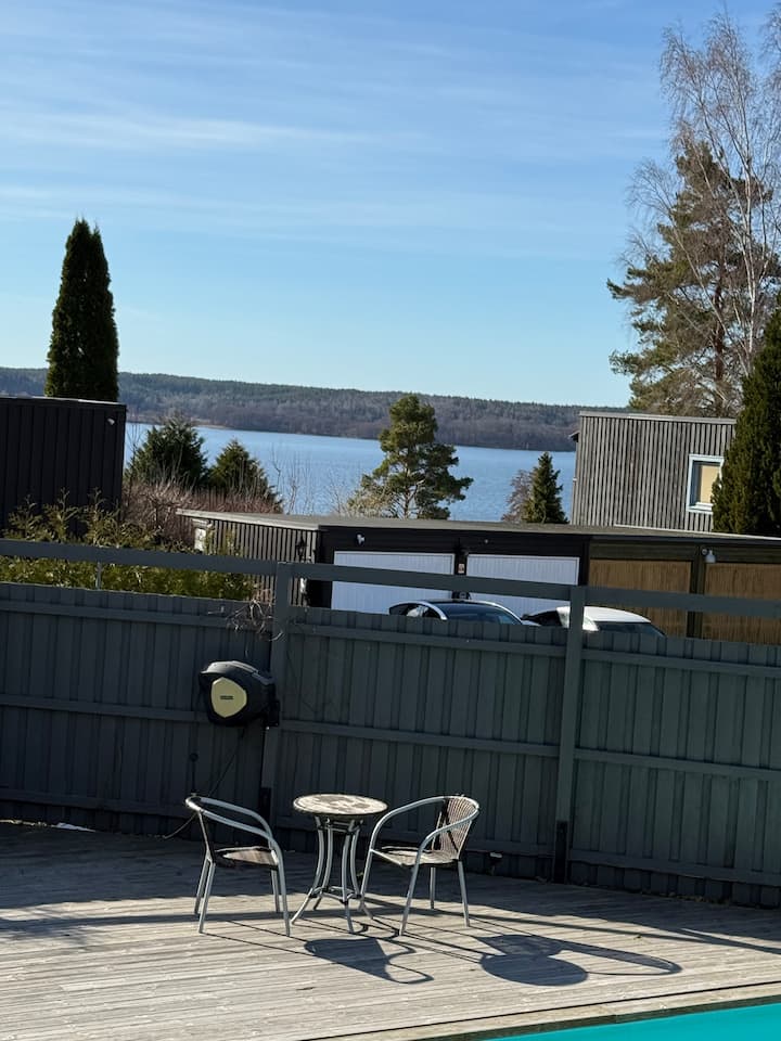 Villa Med Sjöutsikt Och Pool - Stockholm