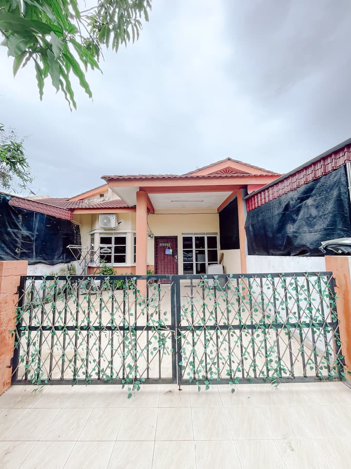 Homestay 21 - Seri Iskandar