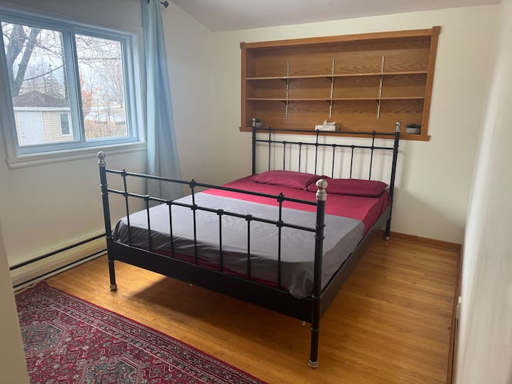 Bright And Cozy Room - Lasalle