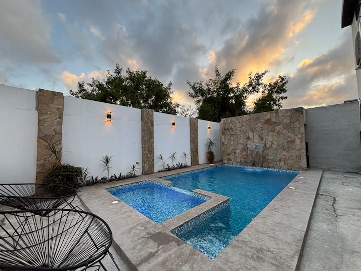 Casa Céntrica Con Alberca Y Cocherawifi Bar Juegos - Brownsville, TX